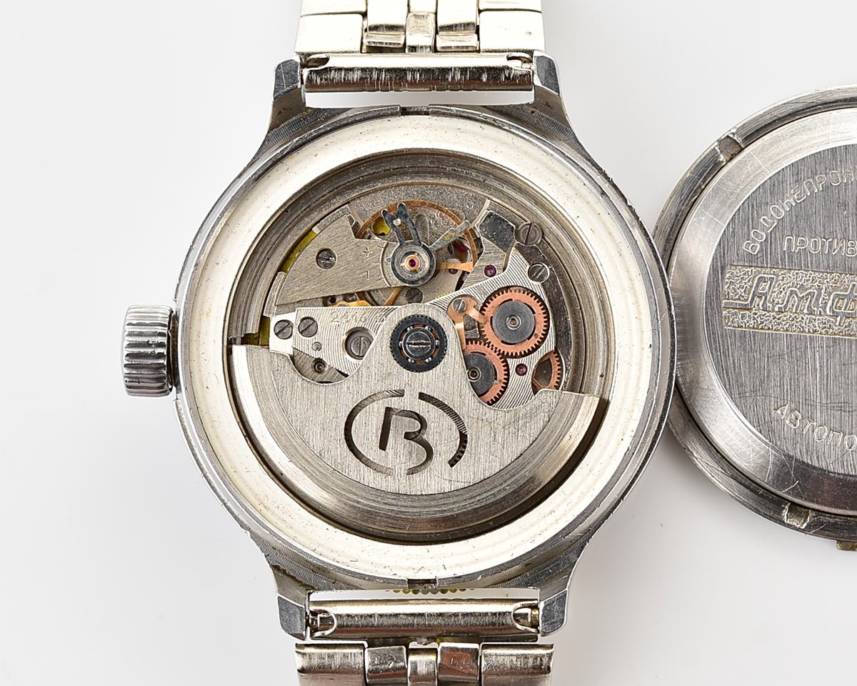 Mechanical self-winding Vostok Amphibia with flag of 🇺🇦UKRAINE ...