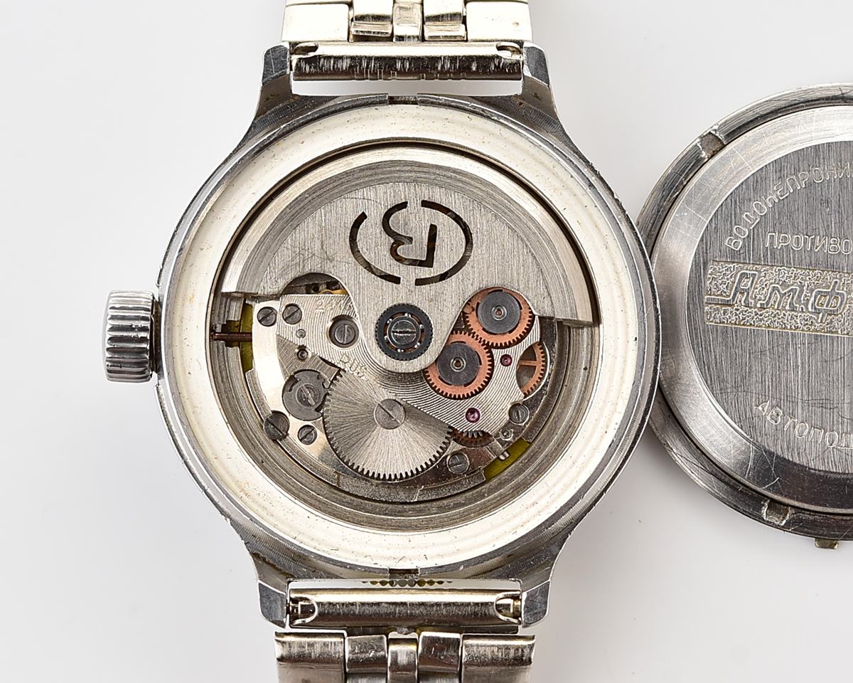 Mechanical self-winding Vostok Amphibia with flag of 🇺🇦UKRAINE ...