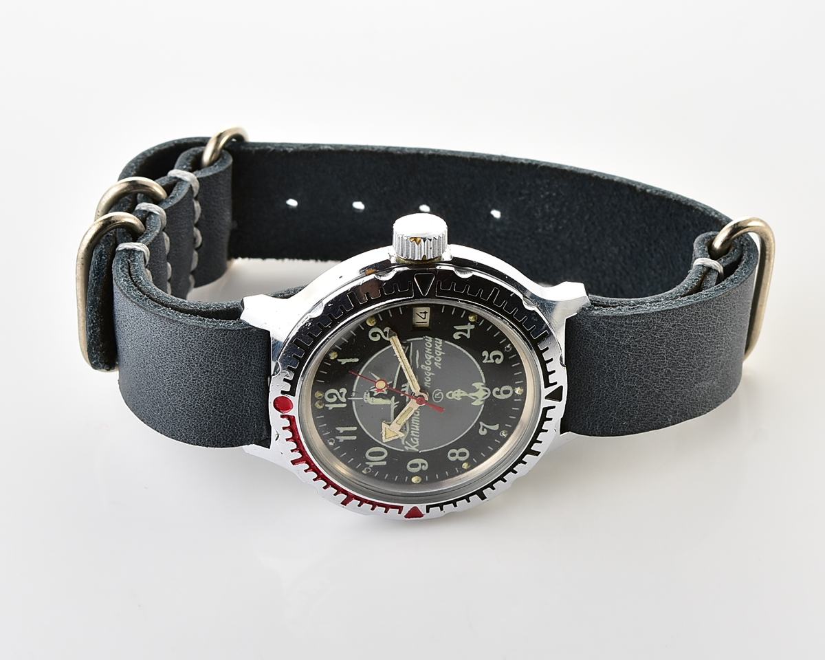 Vostok Amphibia with automatic self winding movement – Submarine ...